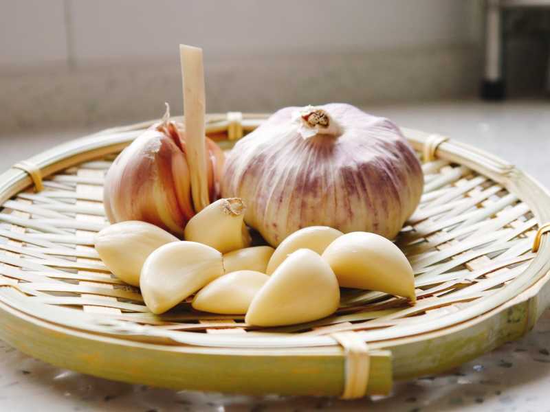 5 Manfaat Makan Bawang Putih Mentah Bagi Kesehatan