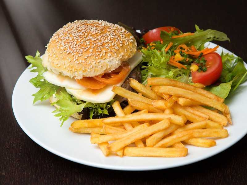 5 Resep Burger Sehat Untuk Bekal Anak ke Sekolah