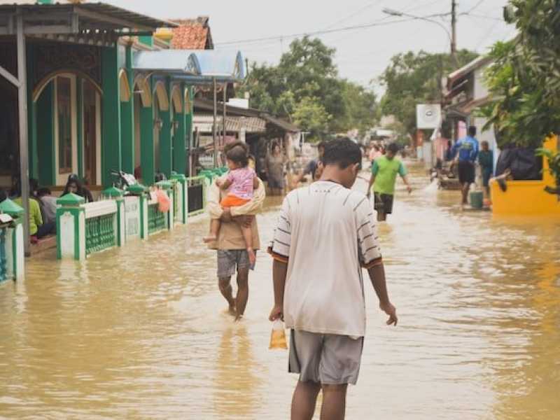 Hujan Guyur Jakarta, Jalanan di Kemang dan Darmawangsa Raya Banjir Hingga 60 Cm