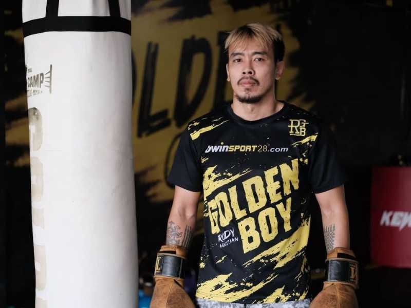 Rudy Golden Boy Atlet MMA Viral Lagi, Kini Adu Jotos dengan 2 Pria di ...