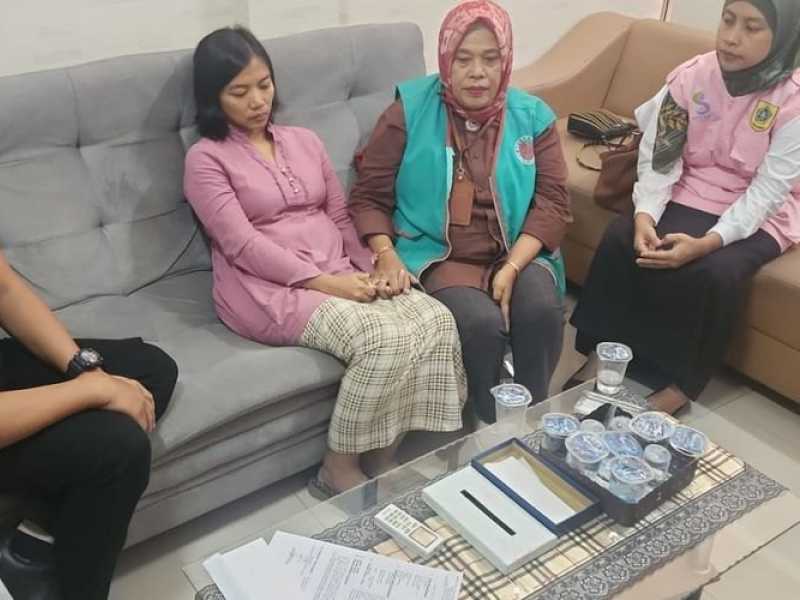 Sempat Dipukuli dan Diancam Pisau, Dokter Qory Mau Cabut laporan KDRT ... Sempat Dipukuli dan Diancam Pisau, Dokter Qory Mau Cabut laporan KDRT ...
