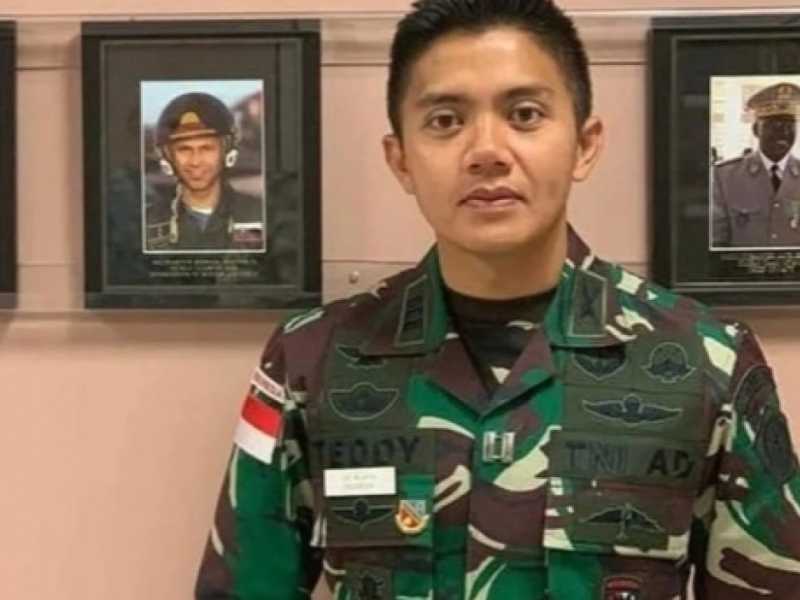 Viral Ajudan Prabowo, Mayor Teddy Tarik Dokter Militer Berpangkat Lebih Tinggi