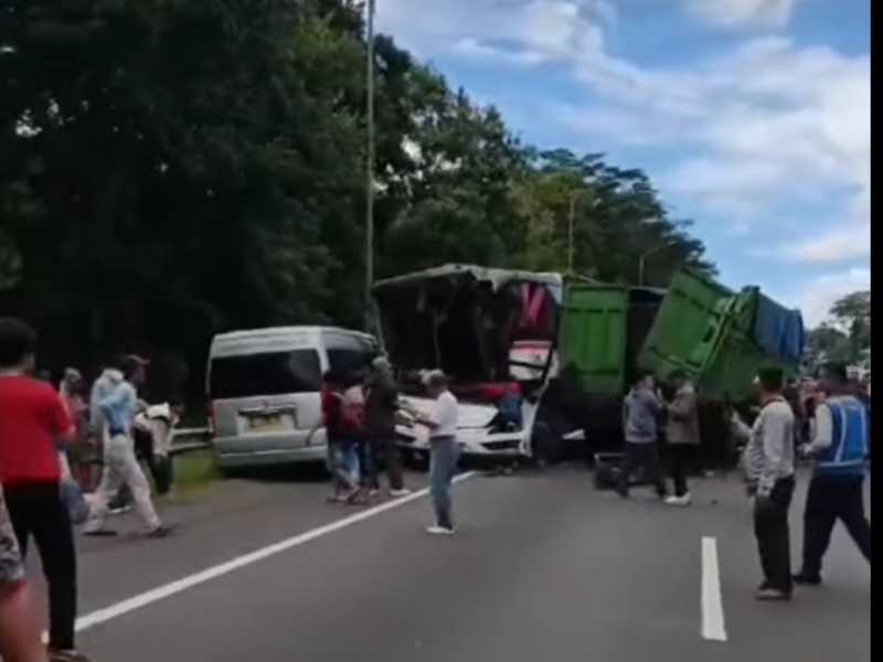 Terjadi Lagi Kecelakaan Beruntun di Tol Cipularang: Libatkan Bus dan Truk Batu Bara