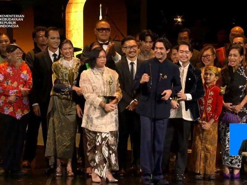 Pemenang FFI 2025: Film Pangku-Jumbo Terbaik, Sheila Dara-Ringgo ...